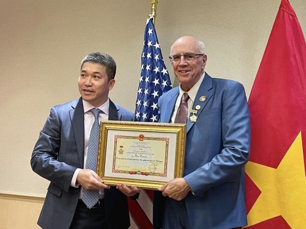 VUFO Presents Prestigious Insignias to Three American Friends | Vietnam ...