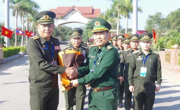 Young Vietnamese, Lao Border Guards Engage in Exchanges | Vietnam Times