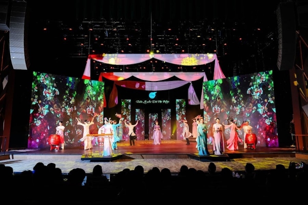 Foreign Ambassador’s Spouses Model At Ao Dai Week 2024 | Vietnam Times