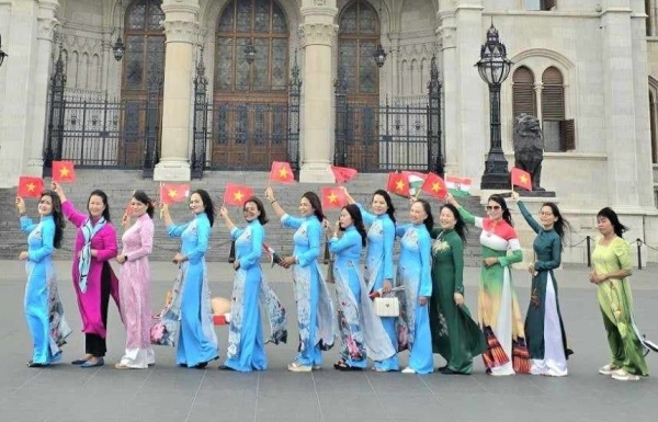 Vietnamese Ao Dai Heritage Club in Europe Established | Vietnam Times