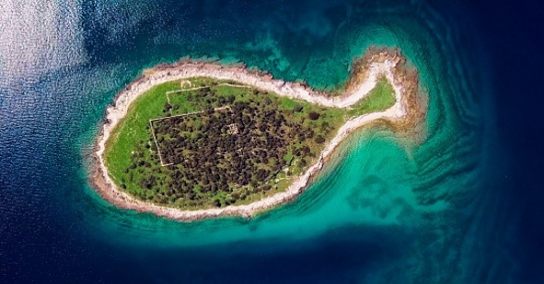 Explore The Unusually And Uniquely Shaped Islands In The World ...