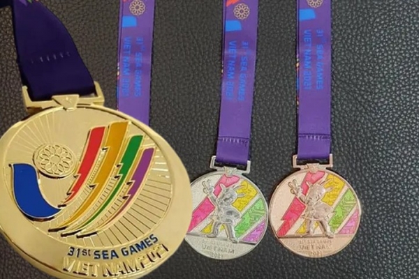 All That Glitter is Gold: Close-ups of the 31st Sea Games" 24k Gold ...