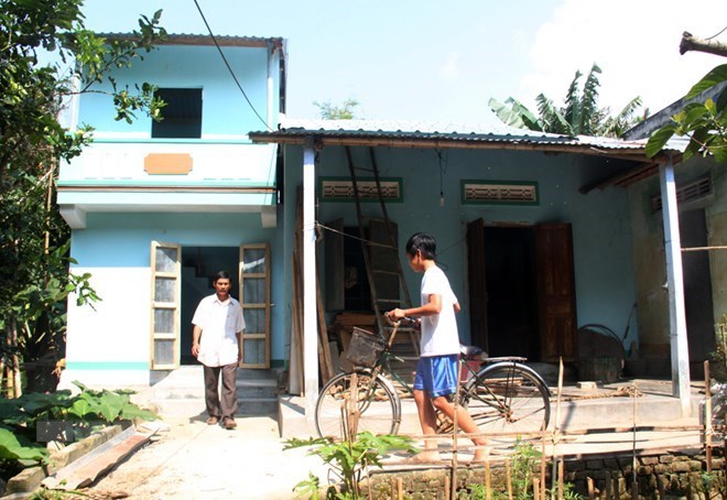 Six million Vietnamese rise above poverty line in five years: Report ...